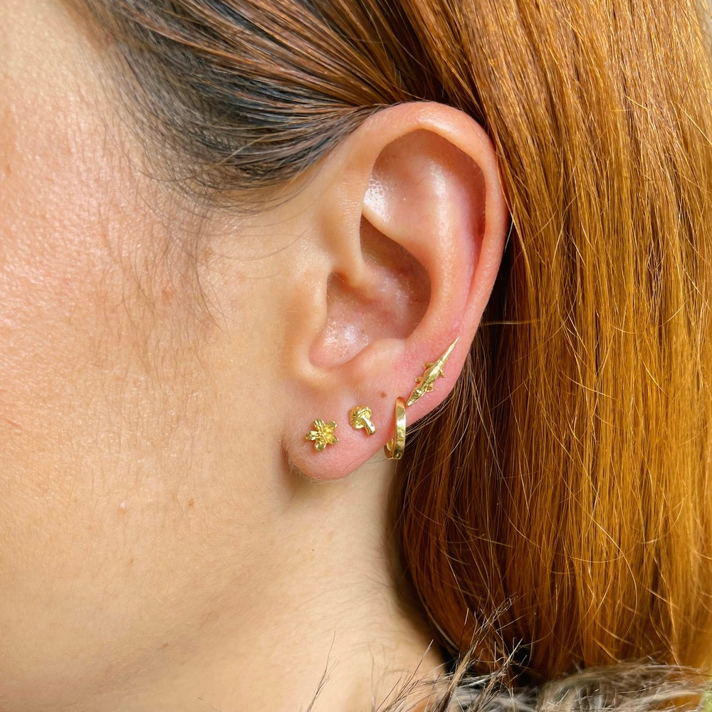 CANDONGA HUGGIE ORO 18K – SIMPLE Joyas a Mano
